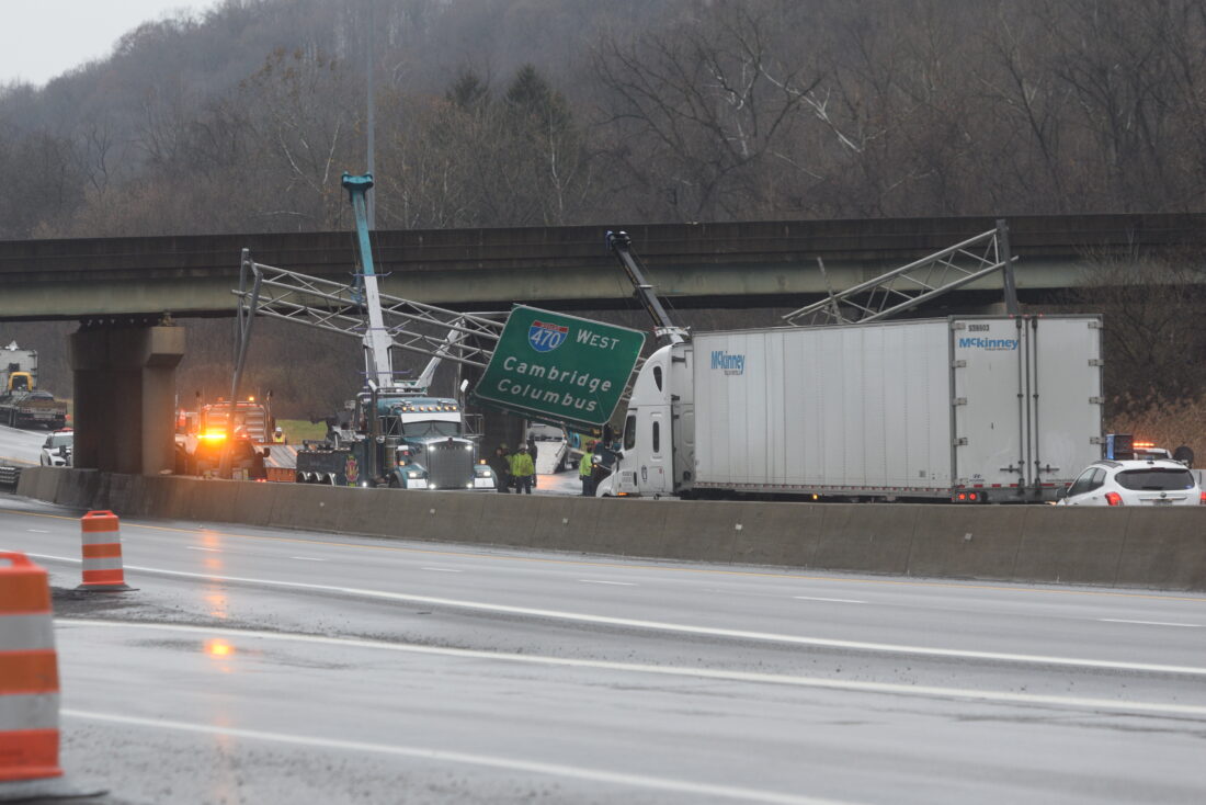 Truck crash causes sign to fall across, close I-470 | News, Sports ...